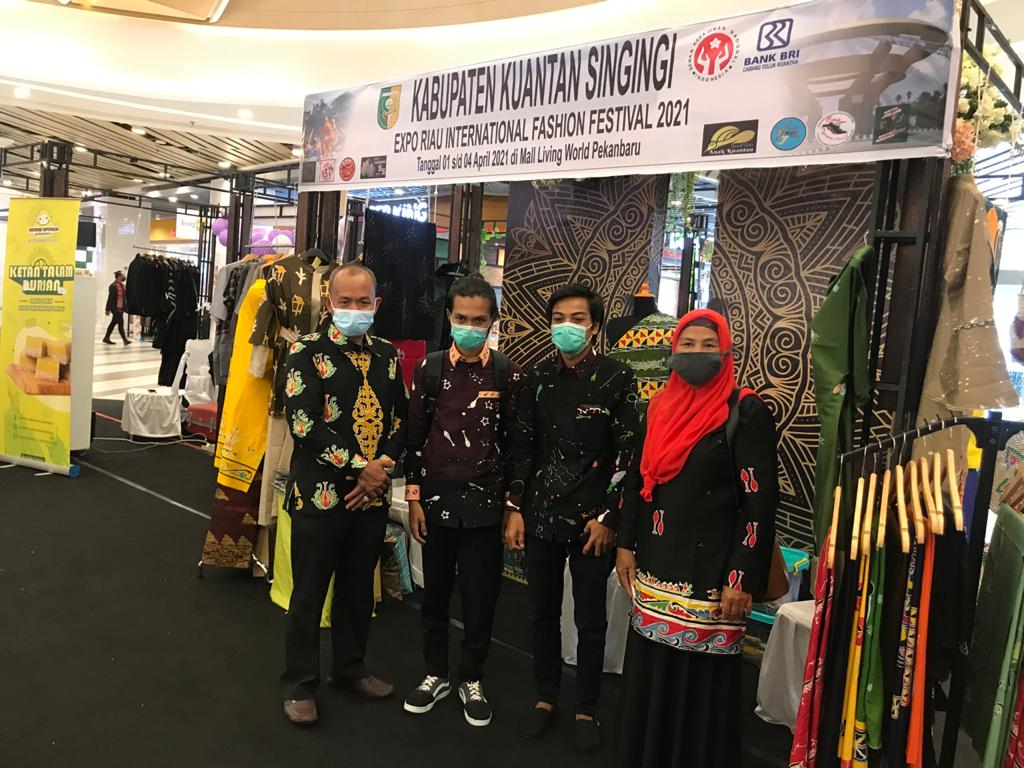 Kuansing Tampilkan Batik dan Songket di Expo Riau International Fashion ...
