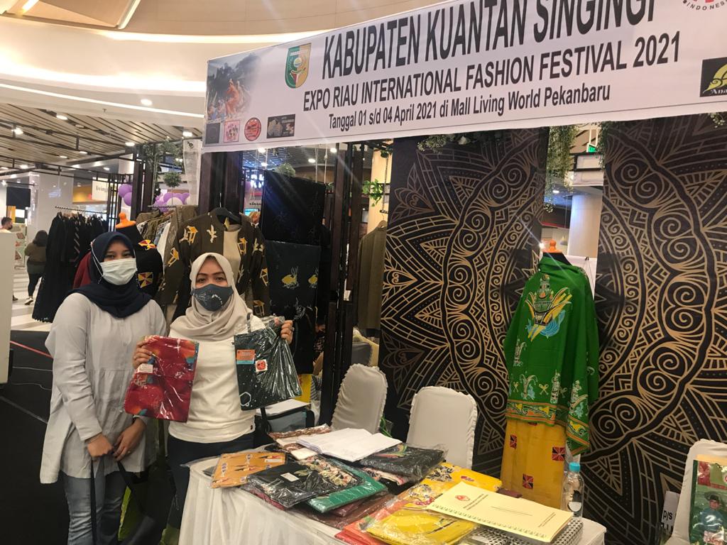 Kuansing Tampilkan Batik dan Songket di Expo Riau International Fashion ...