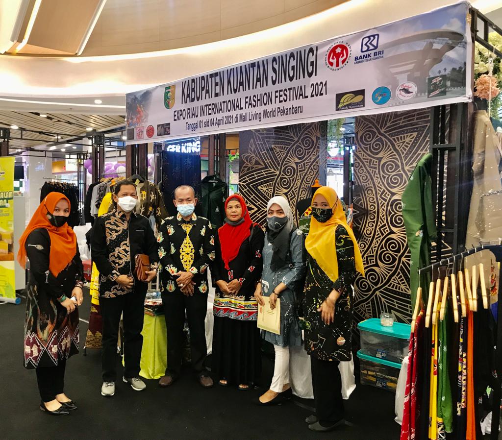 Kuansing Tampilkan Batik dan Songket di Expo Riau International Fashion ...